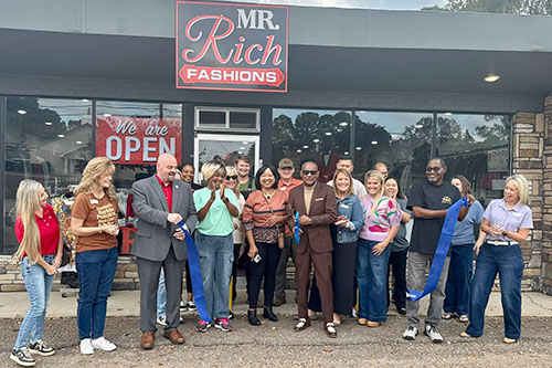 Mr. Rich Fashions formally opens doors | Webster Parish Journal